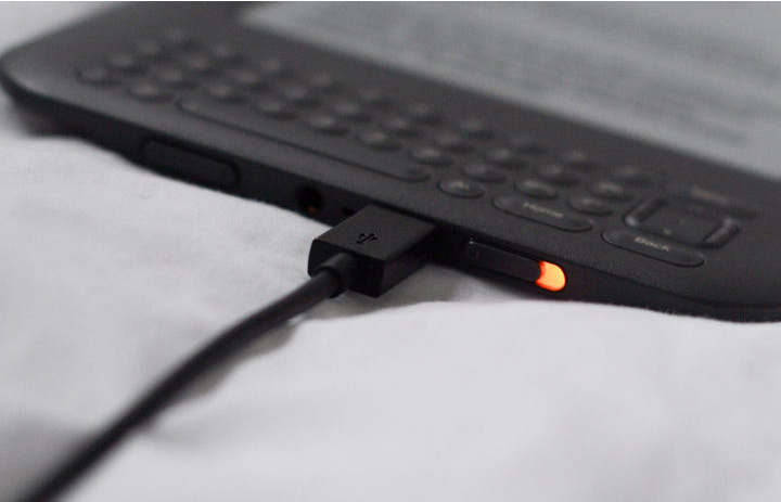 How to charge a Kindle with a critical battery error