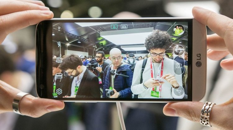 Why LG G6 Has 2 Cameras