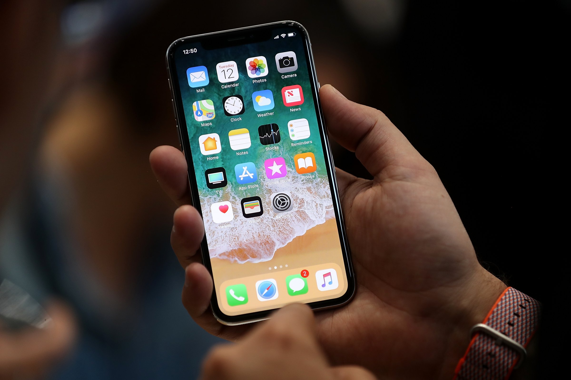 Why and how to fix iPhone X screen not turning off
