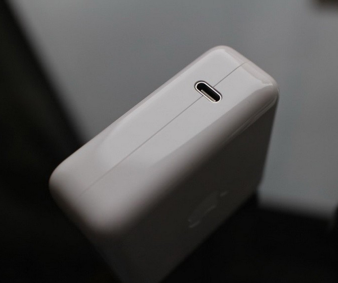 How to Charge MacBook Pro 2016