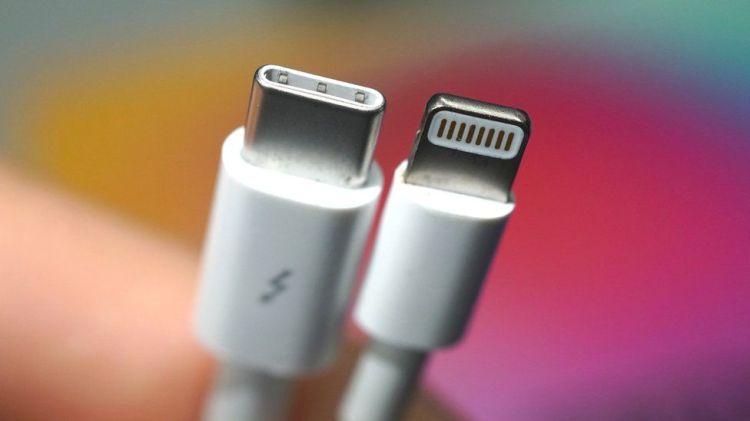 Does iPhone 13 feature USB-C or Lightning port?