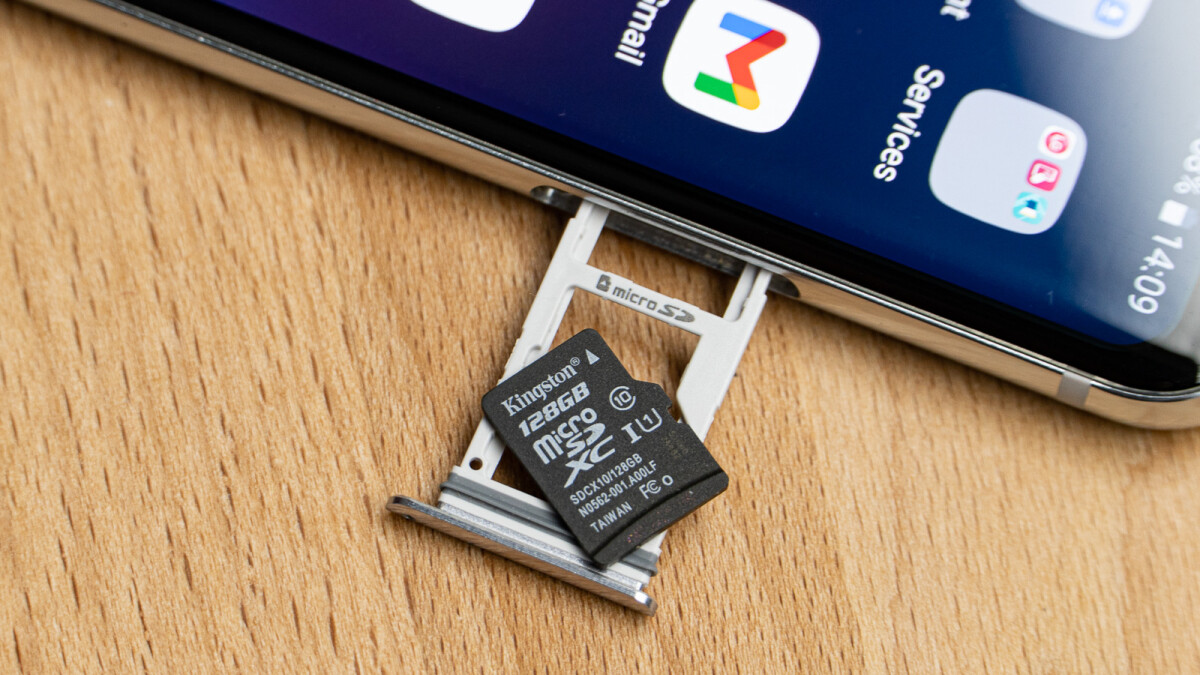 Does iPhone 14 support dual SIM or micro SD card?