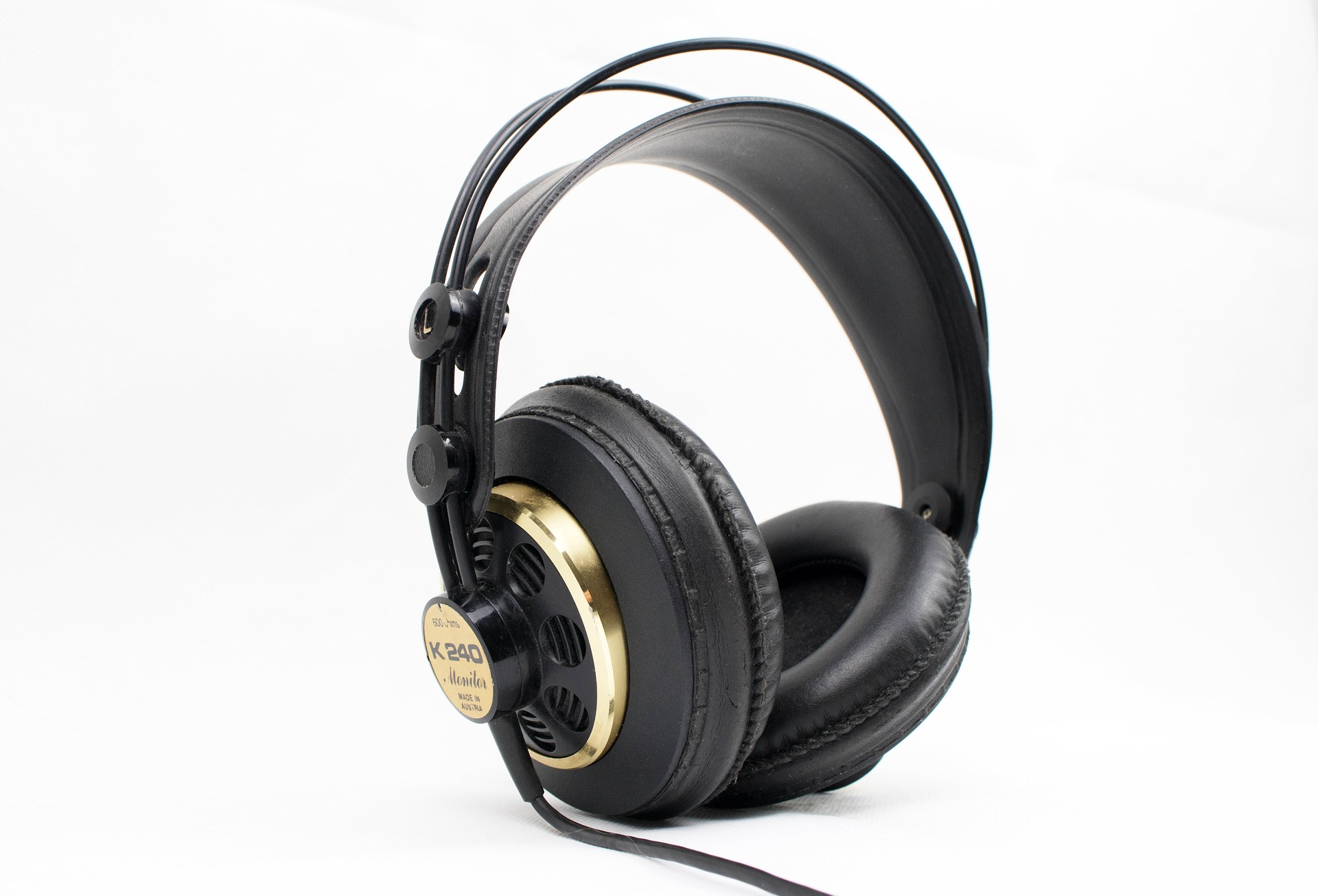 How to improve the sound quality of headphones?